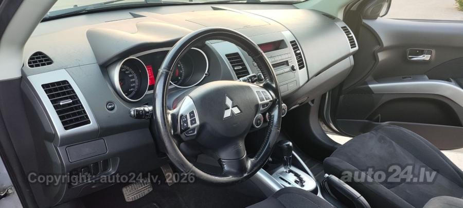 Pelēks Mitsubishi Outlander 2008 Tallina, ar dzinēja tilpumu 2.40 L un nobraukumu 0 tūkst. km par 2600 €, foto 24 vietnē AUTOMOTO.COM.LV
