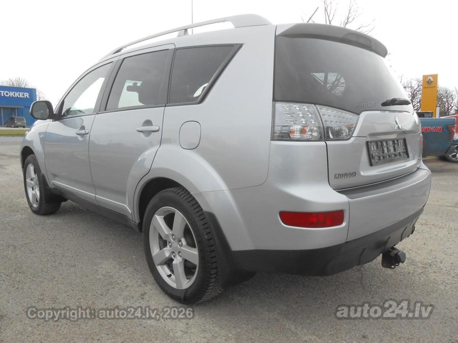 Pelēks Mitsubishi Outlander 2010 Viljandi, ar dzinēja tilpumu 2.00 L un nobraukumu 199 tūkst. km par 6990 €, foto 5 vietnē AUTOMOTO.COM.LV