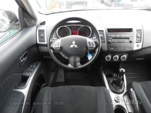 Pelēks Mitsubishi Outlander 2010 Viljandi, ar dzinēja tilpumu 2.00 L un nobraukumu 199 tūkst. km par 6990 €, foto 6 vietnē AUTOMOTO.COM.LV