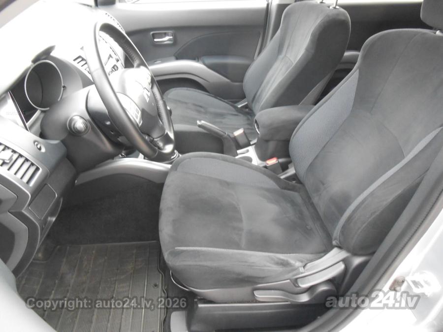 Pelēks Mitsubishi Outlander 2010 Viljandi, ar dzinēja tilpumu 2.00 L un nobraukumu 199 tūkst. km par 6990 €, foto 8 vietnē AUTOMOTO.COM.LV