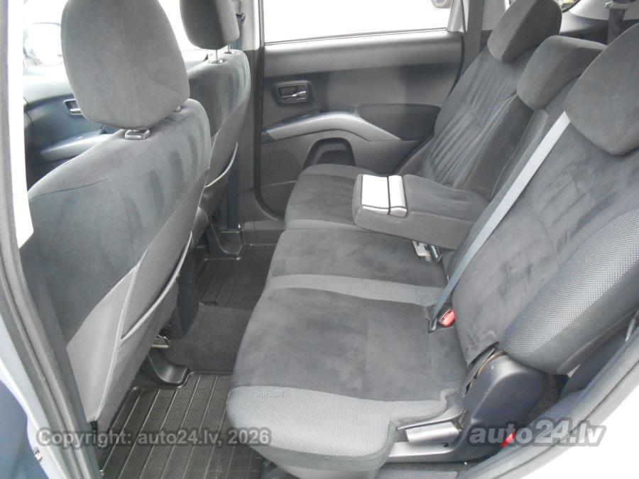 Pelēks Mitsubishi Outlander 2010 Viljandi, ar dzinēja tilpumu 2.00 L un nobraukumu 199 tūkst. km par 6990 €, foto 9 vietnē AUTOMOTO.COM.LV