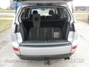 Pelēks Mitsubishi Outlander 2010 Viljandi, ar dzinēja tilpumu 2.00 L un nobraukumu 199 tūkst. km par 6990 €, foto 16 vietnē AUTOMOTO.COM.LV