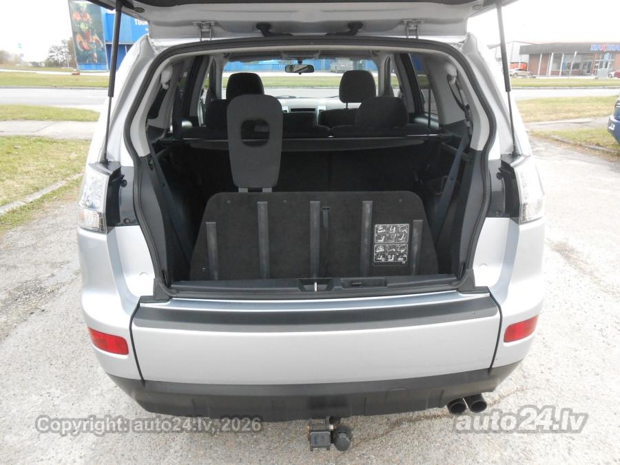 Pelēks Mitsubishi Outlander 2010 Viljandi, ar dzinēja tilpumu 2.00 L un nobraukumu 199 tūkst. km par 6990 €, foto 16 vietnē AUTOMOTO.COM.LV