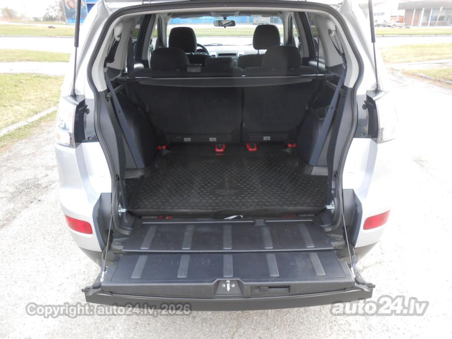 Pelēks Mitsubishi Outlander 2010 Viljandi, ar dzinēja tilpumu 2.00 L un nobraukumu 199 tūkst. km par 6990 €, foto 17 vietnē AUTOMOTO.COM.LV