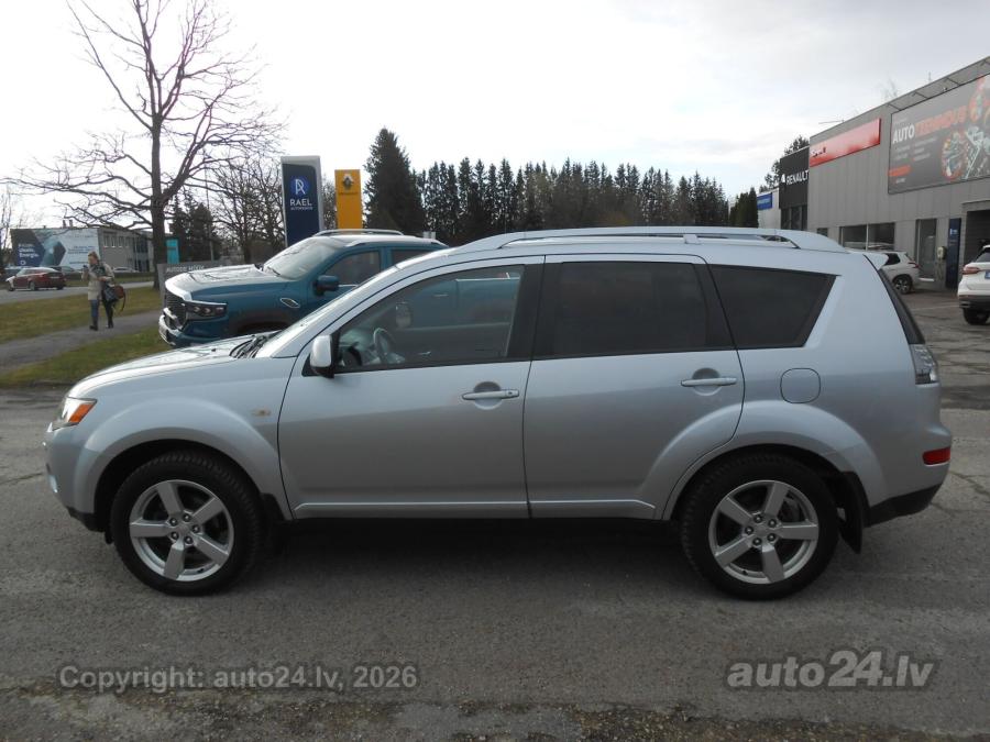 Pelēks Mitsubishi Outlander 2010 Viljandi, ar dzinēja tilpumu 2.00 L un nobraukumu 199 tūkst. km par 6990 €, foto 19 vietnē AUTOMOTO.COM.LV