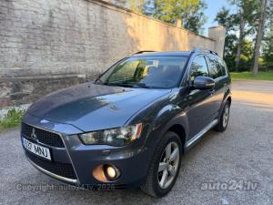 Grey Mitsubishi Outlander 2010 in Tallinn, with an engine capacity of 2.40 L and mileage of 200 thousand km for 4700 €, photo  on AUTOMOTO.COM.LV