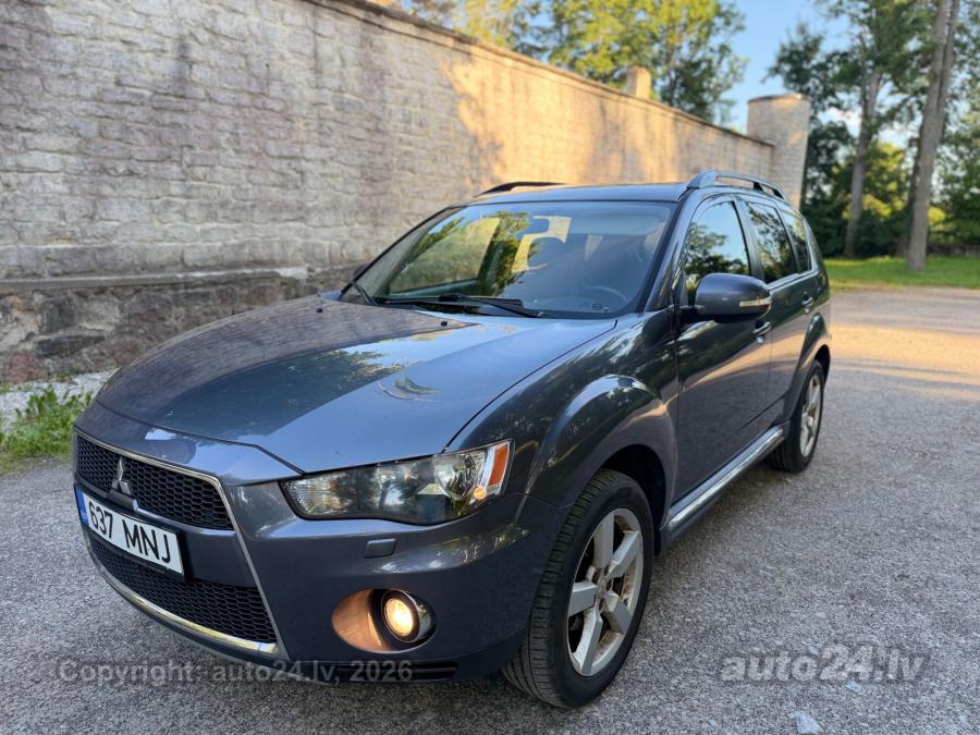 Pelēks Mitsubishi Outlander 2010 Tallina, ar dzinēja tilpumu 2.40 L un nobraukumu 200 tūkst. km par 4700 €, foto 1 vietnē AUTOMOTO.COM.LV