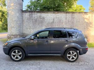 Pelēks Mitsubishi Outlander 2010 Tallina, ar dzinēja tilpumu 2.40 L un nobraukumu 200 tūkst. km par 4700 €, foto 3 vietnē AUTOMOTO.COM.LV
