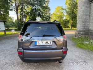 Pelēks Mitsubishi Outlander 2010 Tallina, ar dzinēja tilpumu 2.40 L un nobraukumu 200 tūkst. km par 4700 €, foto 5 vietnē AUTOMOTO.COM.LV