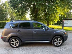 Pelēks Mitsubishi Outlander 2010 Tallina, ar dzinēja tilpumu 2.40 L un nobraukumu 200 tūkst. km par 4700 €, foto 7 vietnē AUTOMOTO.COM.LV