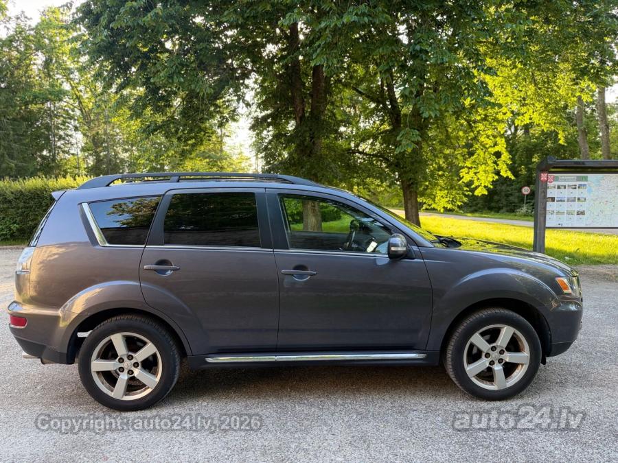 Pelēks Mitsubishi Outlander 2010 Tallina, ar dzinēja tilpumu 2.40 L un nobraukumu 200 tūkst. km par 4700 €, foto 7 vietnē AUTOMOTO.COM.LV