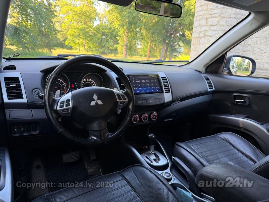 Pelēks Mitsubishi Outlander 2010 Tallina, ar dzinēja tilpumu 2.40 L un nobraukumu 200 tūkst. km par 4700 €, foto 11 vietnē AUTOMOTO.COM.LV