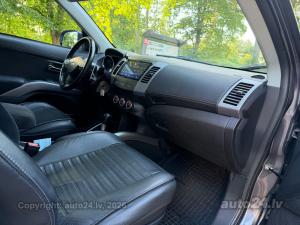 Pelēks Mitsubishi Outlander 2010 Tallina, ar dzinēja tilpumu 2.40 L un nobraukumu 200 tūkst. km par 4700 €, foto 14 vietnē AUTOMOTO.COM.LV