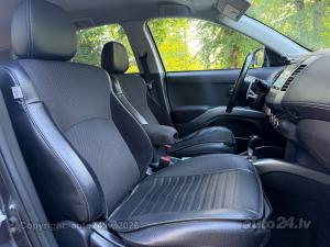 Pelēks Mitsubishi Outlander 2010 Tallina, ar dzinēja tilpumu 2.40 L un nobraukumu 200 tūkst. km par 4700 €, foto 15 vietnē AUTOMOTO.COM.LV