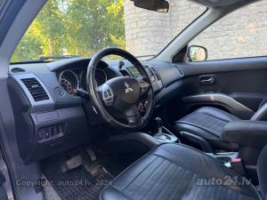 Pelēks Mitsubishi Outlander 2010 Tallina, ar dzinēja tilpumu 2.40 L un nobraukumu 200 tūkst. km par 4700 €, foto 16 vietnē AUTOMOTO.COM.LV