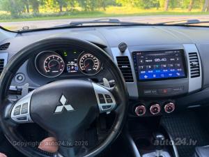 Pelēks Mitsubishi Outlander 2010 Tallina, ar dzinēja tilpumu 2.40 L un nobraukumu 200 tūkst. km par 4700 €, foto 18 vietnē AUTOMOTO.COM.LV