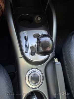 Pelēks Mitsubishi Outlander 2010 Tallina, ar dzinēja tilpumu 2.40 L un nobraukumu 200 tūkst. km par 4700 €, foto 21 vietnē AUTOMOTO.COM.LV