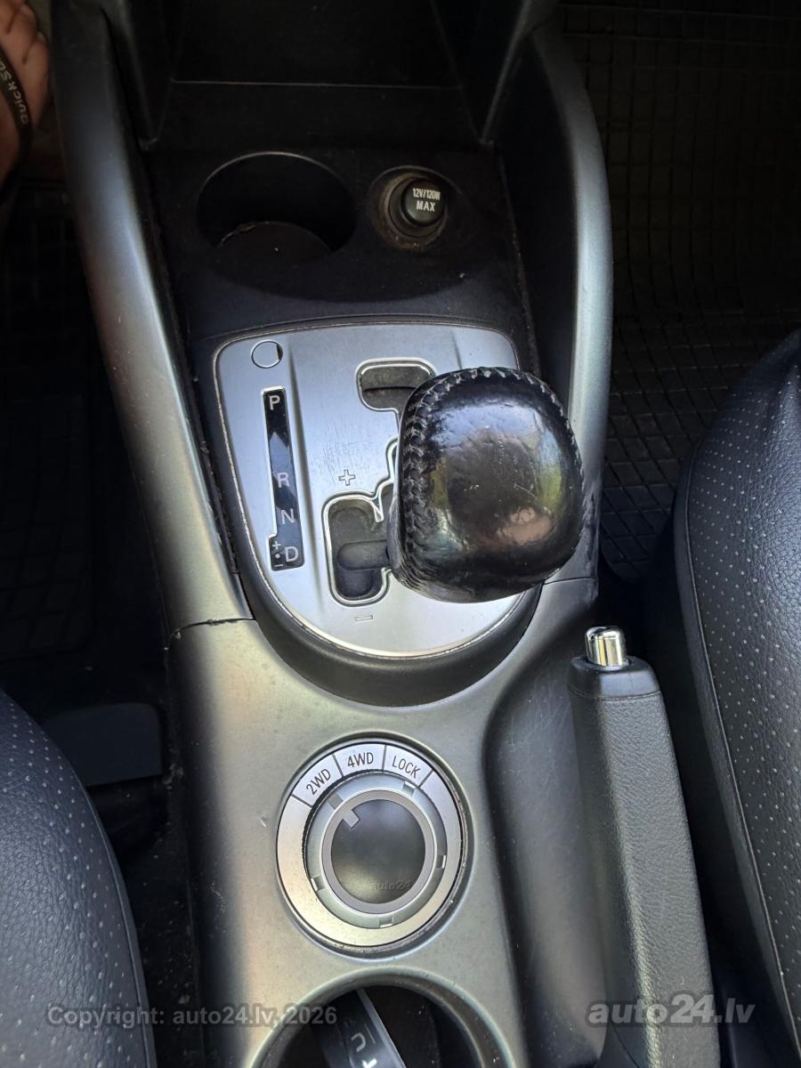 Pelēks Mitsubishi Outlander 2010 Tallina, ar dzinēja tilpumu 2.40 L un nobraukumu 200 tūkst. km par 4700 €, foto 21 vietnē AUTOMOTO.COM.LV