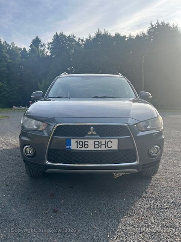 Grey Mitsubishi Outlander 2012 in Tallinn, with an engine capacity of 2.40 L and mileage of 233 thousand km for 5690 €, photo 2 on AUTOMOTO.COM.LV