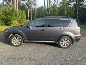 Pelēks Mitsubishi Outlander 2012 Tallina, ar dzinēja tilpumu 2.40 L un nobraukumu 233 tūkst. km par 5690 €, foto 5 vietnē AUTOMOTO.COM.LV