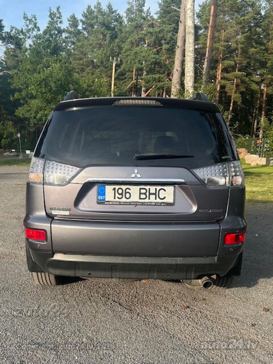 Pelēks Mitsubishi Outlander 2012 Tallina, ar dzinēja tilpumu 2.40 L un nobraukumu 233 tūkst. km par 5690 €, foto 6 vietnē AUTOMOTO.COM.LV