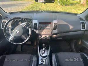 Pelēks Mitsubishi Outlander 2012 Tallina, ar dzinēja tilpumu 2.40 L un nobraukumu 233 tūkst. km par 5690 €, foto 10 vietnē AUTOMOTO.COM.LV