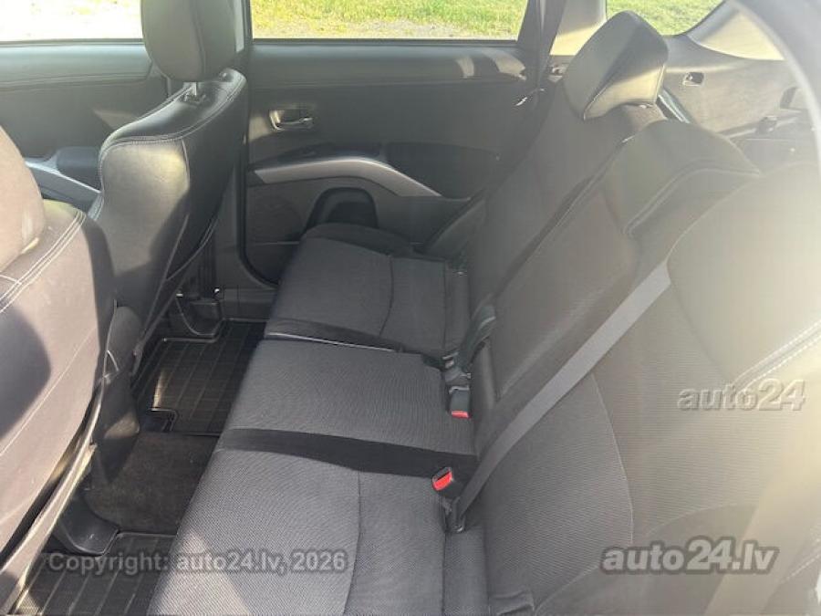 Pelēks Mitsubishi Outlander 2012 Tallina, ar dzinēja tilpumu 2.40 L un nobraukumu 233 tūkst. km par 5690 €, foto 13 vietnē AUTOMOTO.COM.LV