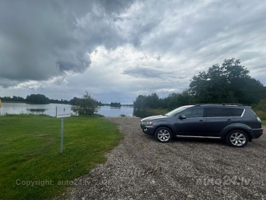 Pelēks Mitsubishi Outlander 2012 Tallina, ar dzinēja tilpumu 2.40 L un nobraukumu 233 tūkst. km par 5690 €, foto 14 vietnē AUTOMOTO.COM.LV
