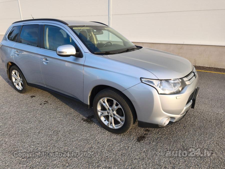 Pelēks Mitsubishi Outlander 2014 Valga, ar dzinēja tilpumu 2.30 L un nobraukumu 207 tūkst. km par 9900 €, foto 4 vietnē AUTOMOTO.COM.LV