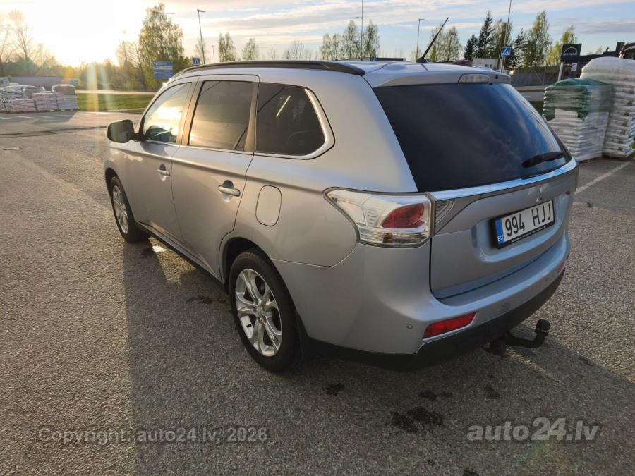 Pelēks Mitsubishi Outlander 2014 Valga, ar dzinēja tilpumu 2.30 L un nobraukumu 207 tūkst. km par 9900 €, foto 7 vietnē AUTOMOTO.COM.LV