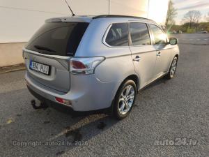 Pelēks Mitsubishi Outlander 2014 Valga, ar dzinēja tilpumu 2.30 L un nobraukumu 207 tūkst. km par 9900 €, foto 8 vietnē AUTOMOTO.COM.LV
