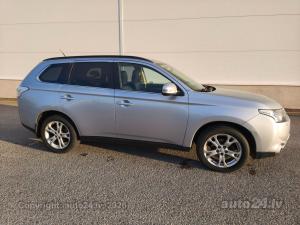 Pelēks Mitsubishi Outlander 2014 Valga, ar dzinēja tilpumu 2.30 L un nobraukumu 207 tūkst. km par 9900 €, foto 10 vietnē AUTOMOTO.COM.LV