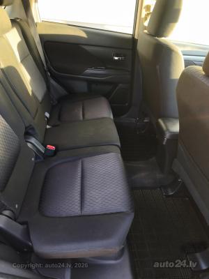 Pelēks Mitsubishi Outlander 2014 Valga, ar dzinēja tilpumu 2.30 L un nobraukumu 207 tūkst. km par 9900 €, foto 11 vietnē AUTOMOTO.COM.LV