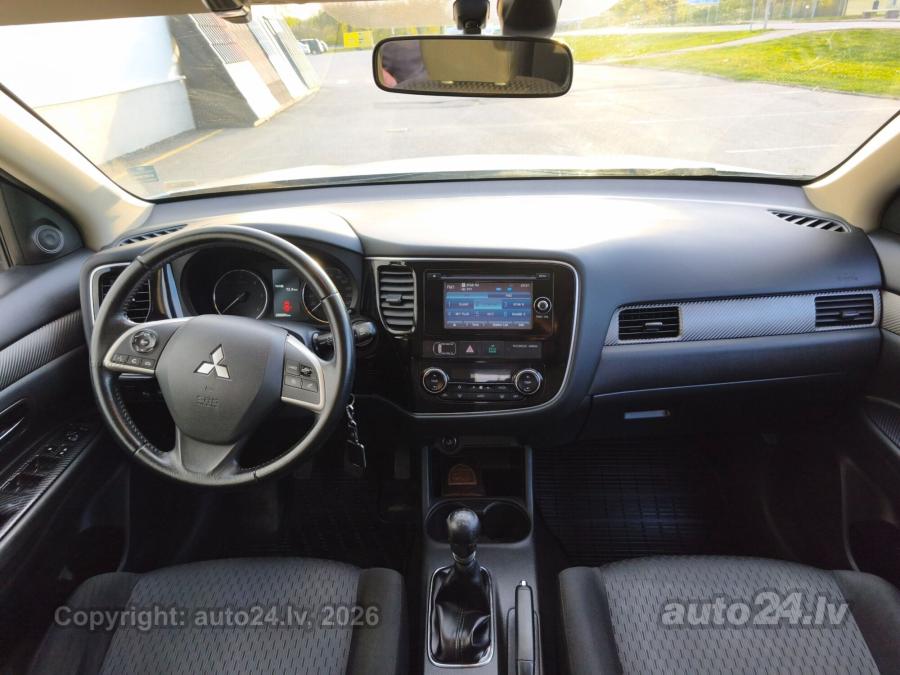 Pelēks Mitsubishi Outlander 2014 Valga, ar dzinēja tilpumu 2.30 L un nobraukumu 207 tūkst. km par 9900 €, foto 13 vietnē AUTOMOTO.COM.LV