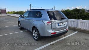 Pelēks Mitsubishi Outlander 2014 Tallina, ar dzinēja tilpumu 2.00 L un nobraukumu 280 tūkst. km par 5990 €, foto 3 vietnē AUTOMOTO.COM.LV