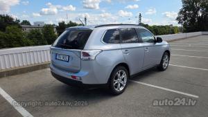 Pelēks Mitsubishi Outlander 2014 Tallina, ar dzinēja tilpumu 2.00 L un nobraukumu 280 tūkst. km par 5990 €, foto 5 vietnē AUTOMOTO.COM.LV