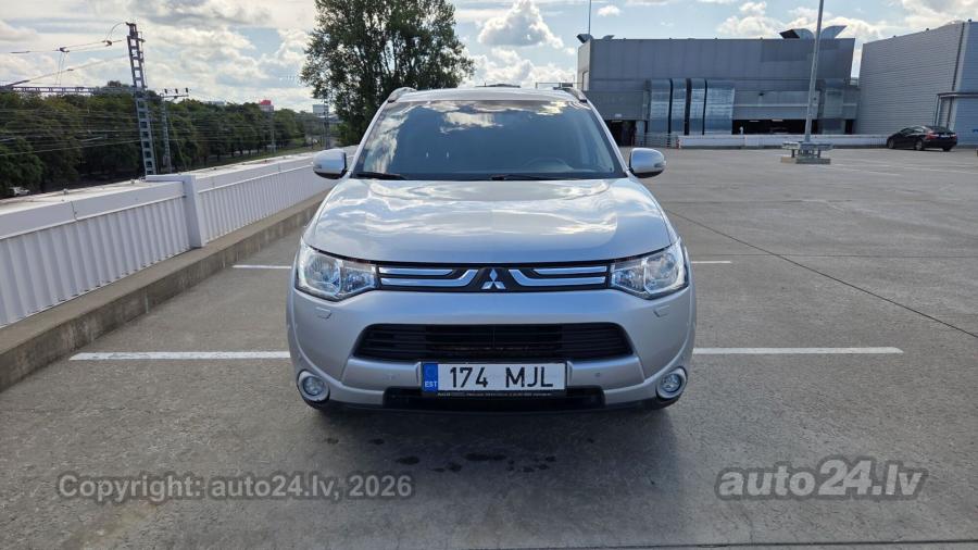 Pelēks Mitsubishi Outlander 2014 Tallina, ar dzinēja tilpumu 2.00 L un nobraukumu 280 tūkst. km par 5990 €, foto 6 vietnē AUTOMOTO.COM.LV