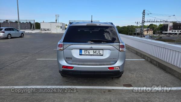 Grey Mitsubishi Outlander 2014 in Tallinn, with an engine capacity of 2.00 L and mileage of 280 thousand km for 5990 €, photo 6 on AUTOMOTO.COM.LV