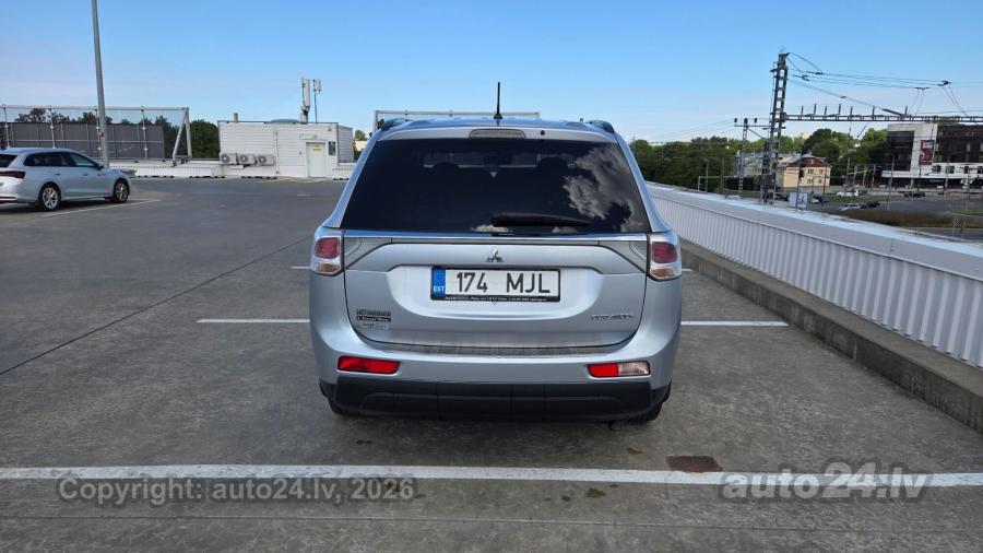 Pelēks Mitsubishi Outlander 2014 Tallina, ar dzinēja tilpumu 2.00 L un nobraukumu 280 tūkst. km par 5990 €, foto 7 vietnē AUTOMOTO.COM.LV