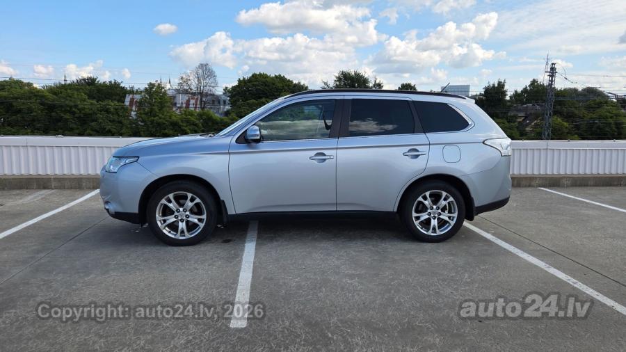 Pelēks Mitsubishi Outlander 2014 Tallina, ar dzinēja tilpumu 2.00 L un nobraukumu 280 tūkst. km par 5990 €, foto 8 vietnē AUTOMOTO.COM.LV