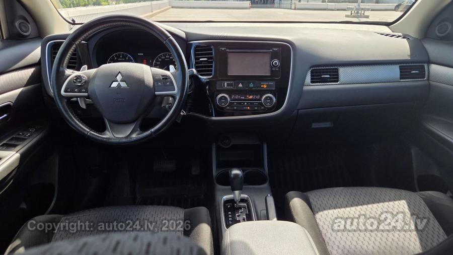 Pelēks Mitsubishi Outlander 2014 Tallina, ar dzinēja tilpumu 2.00 L un nobraukumu 280 tūkst. km par 5990 €, foto 10 vietnē AUTOMOTO.COM.LV
