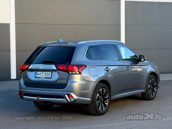 Grey Mitsubishi Outlander 2015 in Tallinn, with an engine capacity of 2.00 L and mileage of 172 thousand km for 9990 €, photo 6 on AUTOMOTO.COM.LV