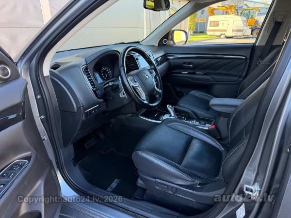 Grey Mitsubishi Outlander 2015 in Tallinn, with an engine capacity of 2.00 L and mileage of 172 thousand km for 9990 €, photo 8 on AUTOMOTO.COM.LV