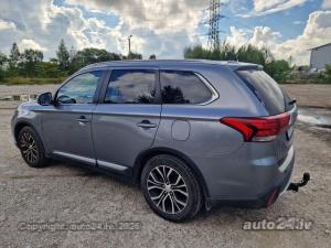 Pelēks Mitsubishi Outlander 2016 Tallina, ar dzinēja tilpumu 2.30 L un nobraukumu 215 tūkst. km par 10990 €, foto 4 vietnē AUTOMOTO.COM.LV