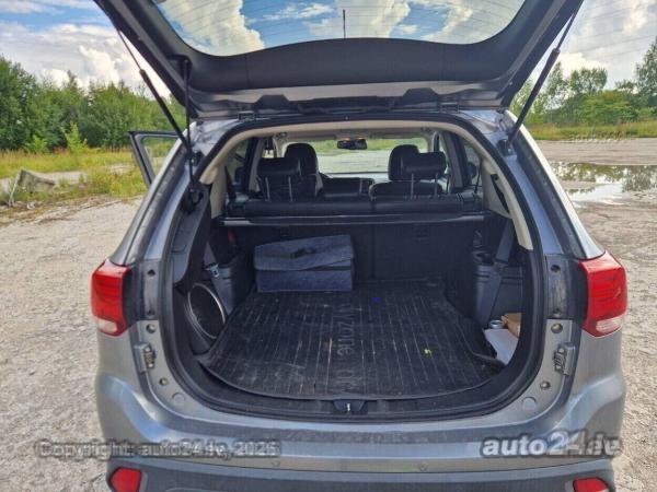 Grey Mitsubishi Outlander 2016 in Tallinn, with an engine capacity of 2.30 L and mileage of 215 thousand km for 10990 €, photo 11 on AUTOMOTO.COM.LV