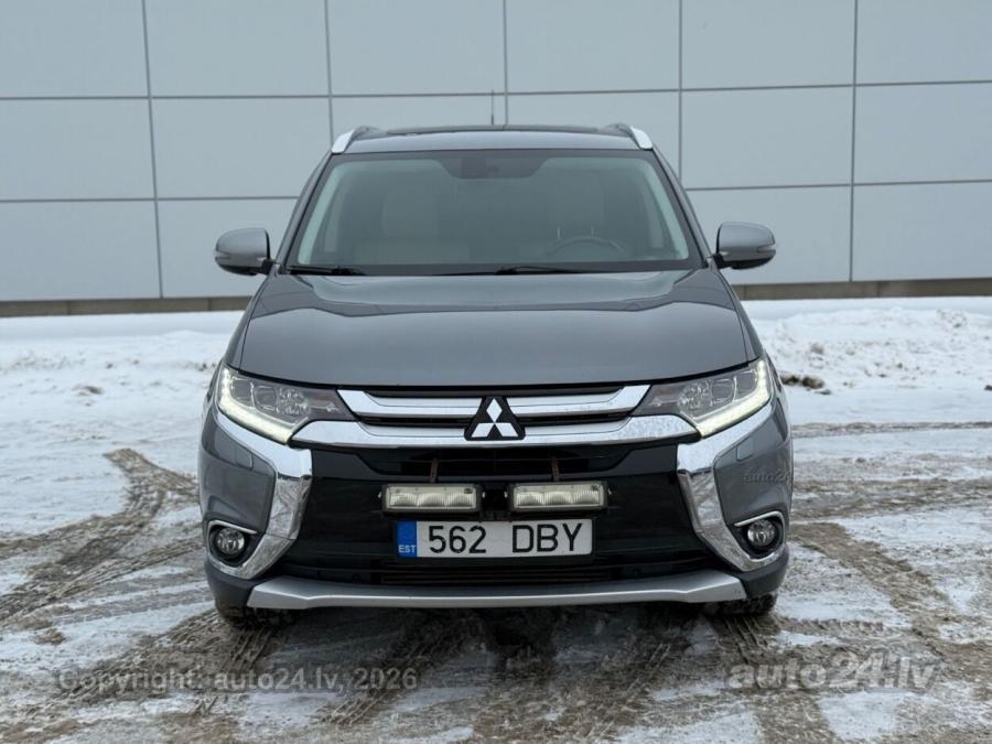 Grey Mitsubishi Outlander 2016 in Tartu, with an engine capacity of 2.30 L and mileage of 202 thousand km for 9500 €, photo 2 on AUTOMOTO.COM.LV