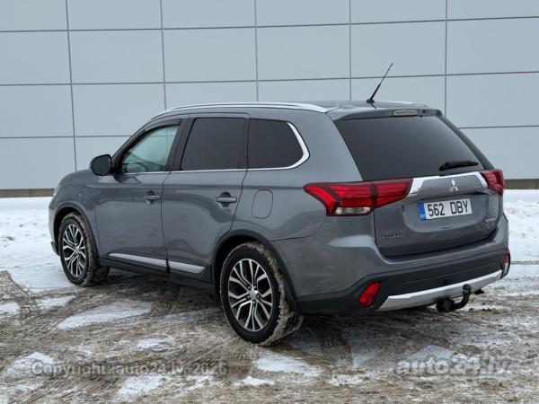 Grey Mitsubishi Outlander 2016 in Tartu, with an engine capacity of 2.30 L and mileage of 202 thousand km for 9500 €, photo 4 on AUTOMOTO.COM.LV