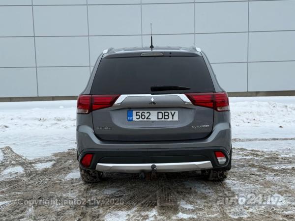 Grey Mitsubishi Outlander 2016 in Tartu, with an engine capacity of 2.30 L and mileage of 202 thousand km for 9500 €, photo 5 on AUTOMOTO.COM.LV