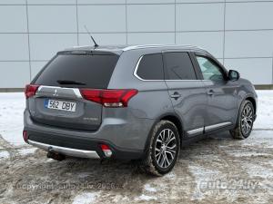Grey Mitsubishi Outlander 2016 in Tartu, with an engine capacity of 2.30 L and mileage of 202 thousand km for 9500 €, photo 6 on AUTOMOTO.COM.LV