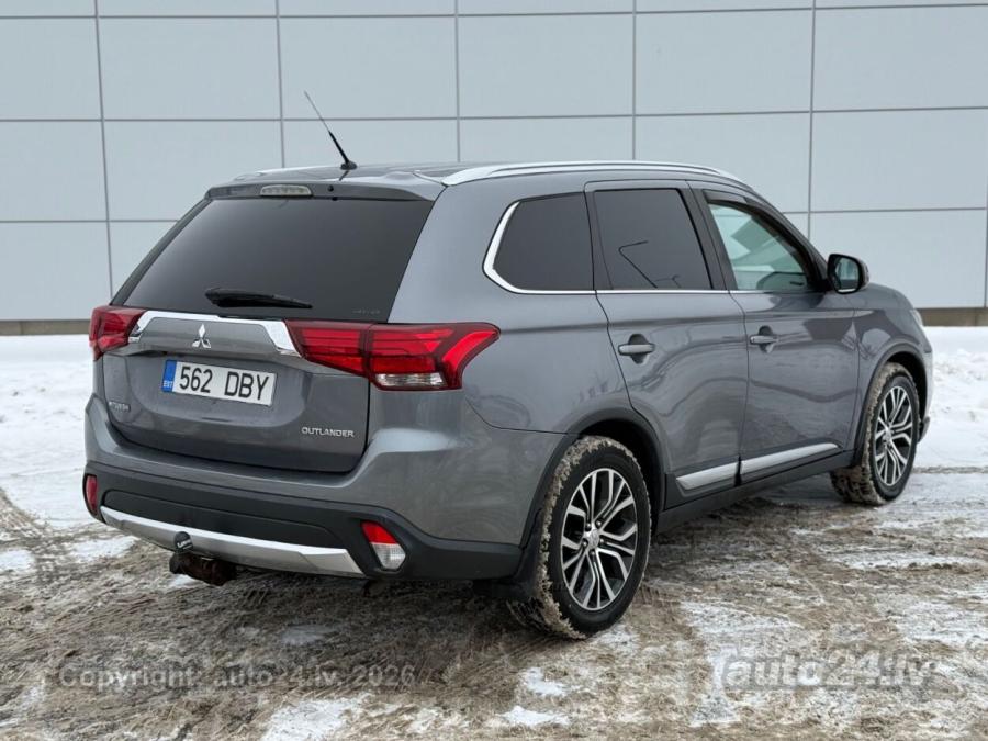 Grey Mitsubishi Outlander 2016 in Tartu, with an engine capacity of 2.30 L and mileage of 202 thousand km for 9500 €, photo 6 on AUTOMOTO.COM.LV